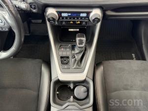 Pelēks Toyota RAV4 2023 Rīga, ar dzinēja tilpumu 2.50 L un nobraukumu 112 tūkst. km par 32500 €, foto 20 vietnē AUTOMOTO.COM.LV
