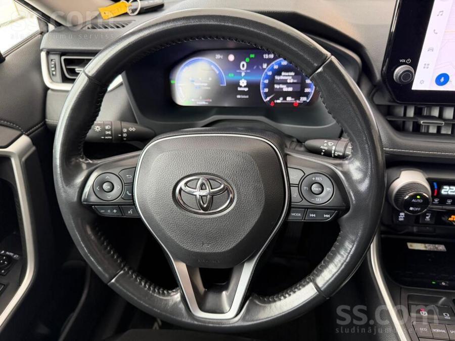 Pelēks Toyota RAV4 2023 Rīga, ar dzinēja tilpumu 2.50 L un nobraukumu 112 tūkst. km par 32500 €, foto 24 vietnē AUTOMOTO.COM.LV