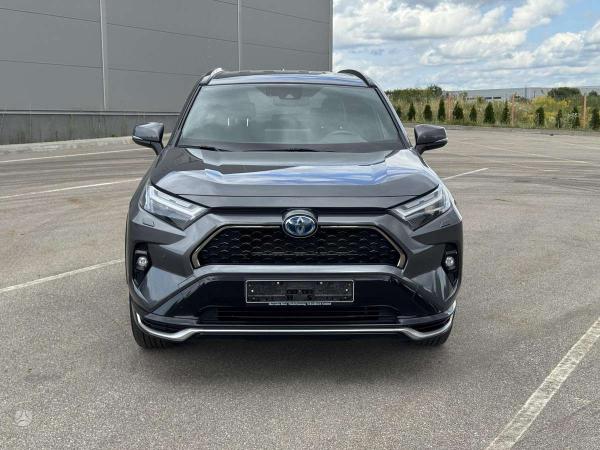 Тойота РАВ 4 2023 в Вильнюс на AUTOMOTO.COM.LV Серый Тойота РАВ 4 2023 в Вильнюс, объемом двигателя 2.49 л и пробегом 141 тыс. км за 33000 €, фото 3 на AUTOMOTO.COM.LV