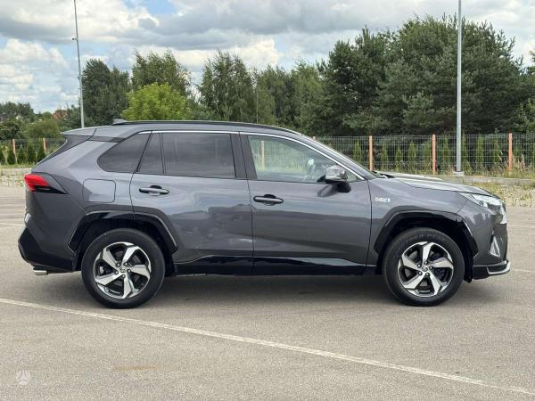 Тойота РАВ 4 2023 в Вильнюс на AUTOMOTO.COM.LV Серый Тойота РАВ 4 2023 в Вильнюс, объемом двигателя 2.49 л и пробегом 141 тыс. км за 33000 €, фото 8 на AUTOMOTO.COM.LV