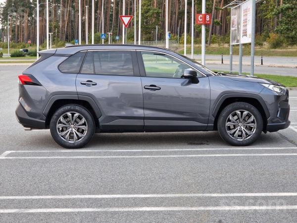 Grey Toyota RAV4 2023 in Riga, with an engine capacity of 2.00 L and mileage of 54 thousand km for 30500 €, photo 4 on AUTOMOTO.COM.LV
