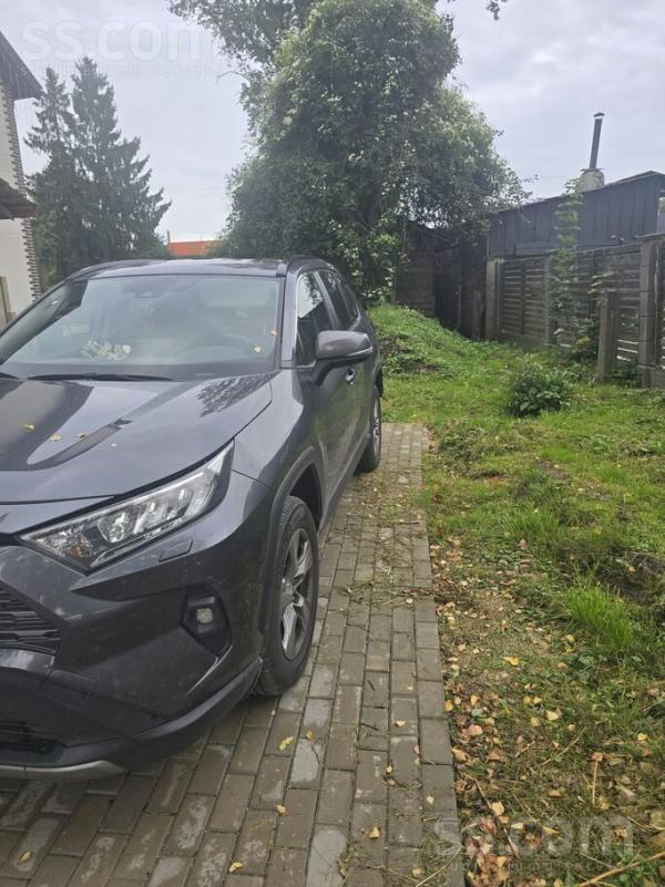 Pelēks Toyota RAV4 2023 Ogre, ar dzinēja tilpumu 2.00 L un nobraukumu 52 tūkst. km par 28500 €, foto 1 vietnē AUTOMOTO.COM.LV