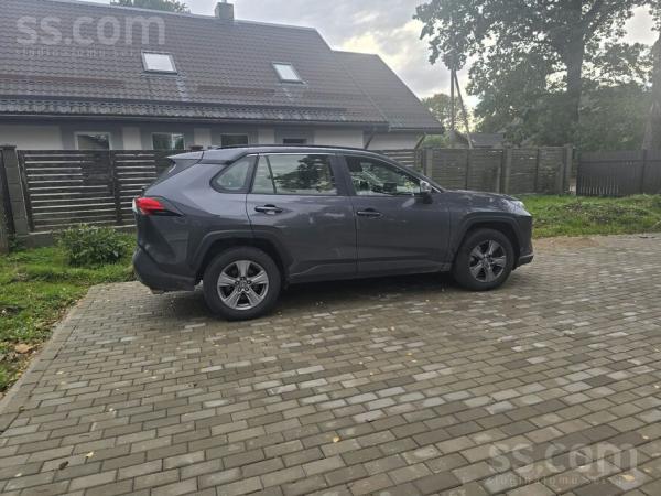 Pelēks Toyota RAV4 2023 Ogre, ar dzinēja tilpumu 2.00 L un nobraukumu 52 tūkst. km par 28500 €, foto 3 vietnē AUTOMOTO.COM.LV
