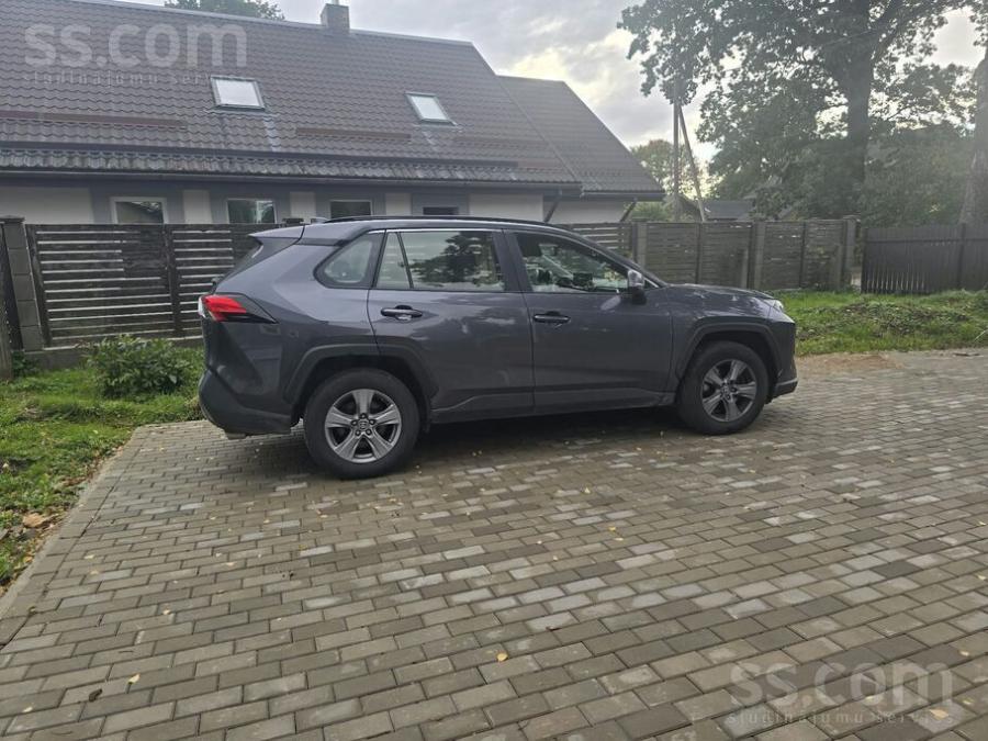 Pelēks Toyota RAV4 2023 Ogre, ar dzinēja tilpumu 2.00 L un nobraukumu 52 tūkst. km par 28500 €, foto 3 vietnē AUTOMOTO.COM.LV
