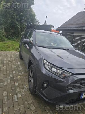 Pelēks Toyota RAV4 2023 Ogre, ar dzinēja tilpumu 2.00 L un nobraukumu 52 tūkst. km par 28500 €, foto 4 vietnē AUTOMOTO.COM.LV