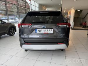 Серый Тойота РАВ 4 2023 в Рига, объемом двигателя 2.50 л и пробегом 29 тыс. км за 38500 €, фото 5 на AUTOMOTO.COM.LV