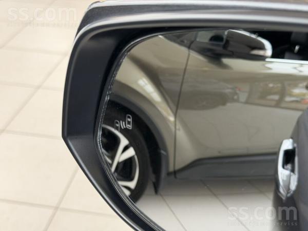 Grey Toyota RAV4 2023 in Riga, with an engine capacity of 2.50 L and mileage of 29 thousand km for 38500 €, photo 9 on AUTOMOTO.COM.LV