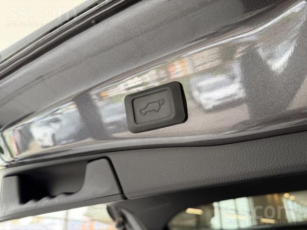 Grey Toyota RAV4 2023 in Riga, with an engine capacity of 2.50 L and mileage of 29 thousand km for 38500 €, photo 11 on AUTOMOTO.COM.LV
