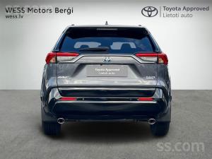 Pelēks Toyota RAV4 2023 Rīga, ar dzinēja tilpumu 2.50 L un nobraukumu 45 tūkst. km par 40990 €, foto 5 vietnē AUTOMOTO.COM.LV