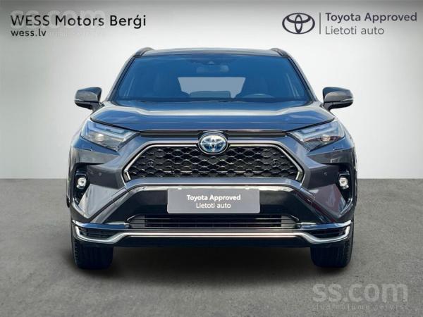 Grey Toyota RAV4 2023 in Riga, with an engine capacity of 2.50 L and mileage of 45 thousand km for 40990 €, photo 6 on AUTOMOTO.COM.LV