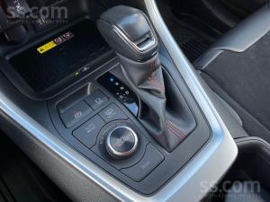 Pelēks Toyota RAV4 2023 Rīga, ar dzinēja tilpumu 2.50 L un nobraukumu 45 tūkst. km par 40990 €, foto 17 vietnē AUTOMOTO.COM.LV