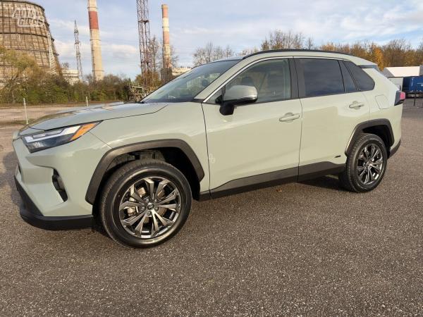Pelēks Toyota RAV4 2023 Kauņa, ar dzinēja tilpumu 2.50 L un nobraukumu 70 tūkst. km par 28600 €, foto  vietnē AUTOMOTO.COM.LV