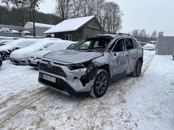 Grey Toyota RAV4 2024 in Kaunas, with an engine capacity of 2.49 L and mileage of 62 thousand km for 9900 €, photo 2 on AUTOMOTO.COM.LV