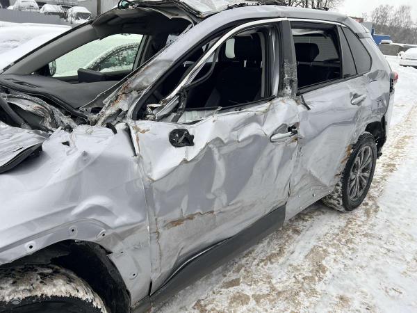 Grey Toyota RAV4 2024 in Kaunas, with an engine capacity of 2.49 L and mileage of 62 thousand km for 9900 €, photo 7 on AUTOMOTO.COM.LV