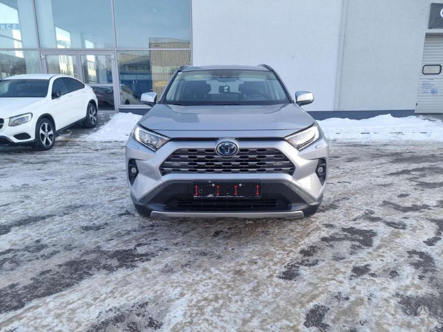 Pelēks Toyota RAV4 2024 Marijampole, ar dzinēja tilpumu 2.49 L un nobraukumu 68 tūkst. km par 29400 €, foto 2 vietnē AUTOMOTO.COM.LV