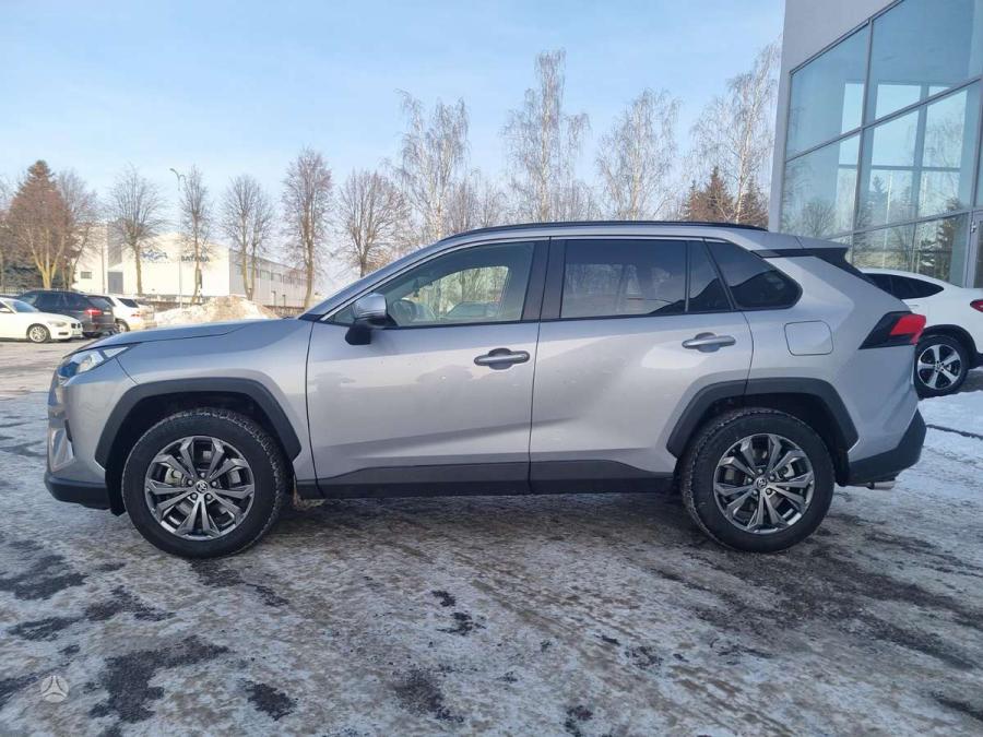 Pelēks Toyota RAV4 2024 Marijampole, ar dzinēja tilpumu 2.49 L un nobraukumu 68 tūkst. km par 29400 €, foto 4 vietnē AUTOMOTO.COM.LV
