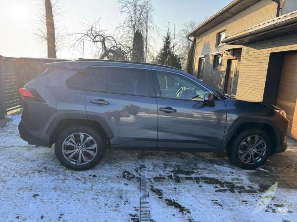 Pelēks Toyota RAV4 2024 Marijampole, ar dzinēja tilpumu 2.49 L un nobraukumu 43 tūkst. km par 32990 €, foto 6 vietnē AUTOMOTO.COM.LV