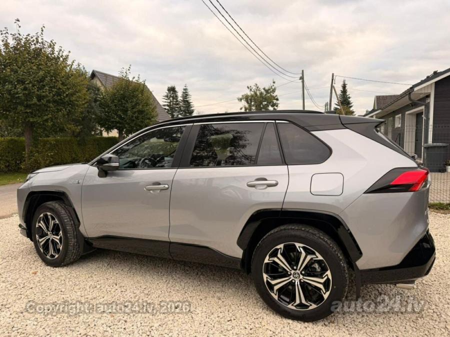 Grey Toyota RAV4 2024 in Tallinn, with an engine capacity of 2.50 L and mileage of 25 thousand km for 51500 €, photo 4 on AUTOMOTO.COM.LV