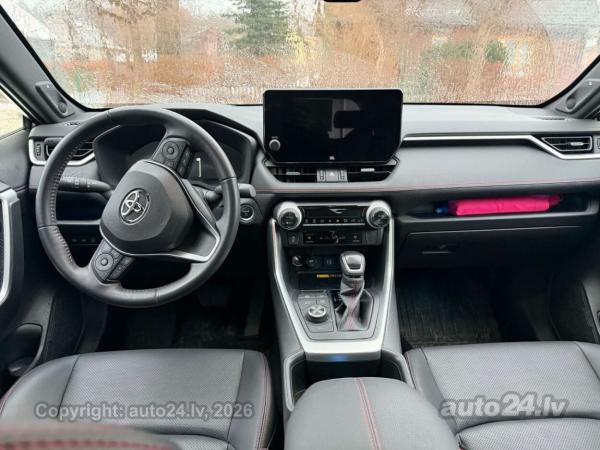 Pelēks Toyota RAV4 2024 Tallina, ar dzinēja tilpumu 2.50 L un nobraukumu 25 tūkst. km par 51500 €, foto 5 vietnē AUTOMOTO.COM.LV