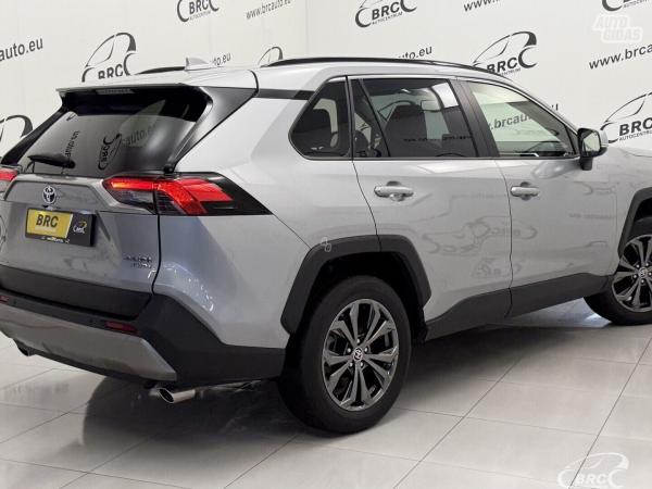 Серый Тойота РАВ 4 2024 в Авиженяй, объемом двигателя 2.50 л и пробегом 23 тыс. км за 33900 €, фото 2 на AUTOMOTO.COM.LV