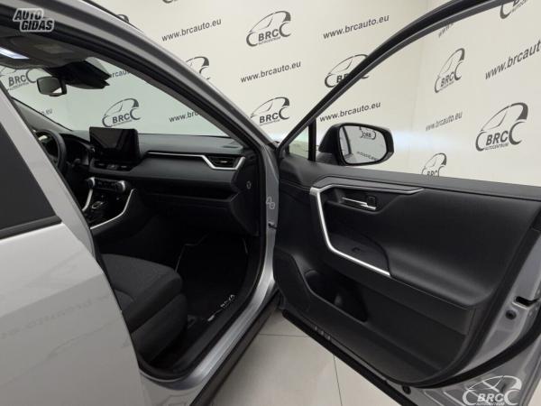 Серый Тойота РАВ 4 2024 в Авиженяй, объемом двигателя 2.50 л и пробегом 23 тыс. км за 33900 €, фото 8 на AUTOMOTO.COM.LV