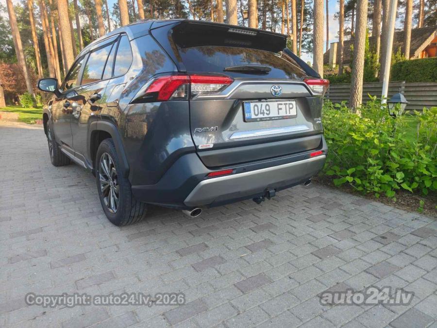 Grey Toyota RAV4 2024 in Parnu, with an engine capacity of 2.50 L and mileage of 25 thousand km for 40000 €, photo 3 on AUTOMOTO.COM.LV