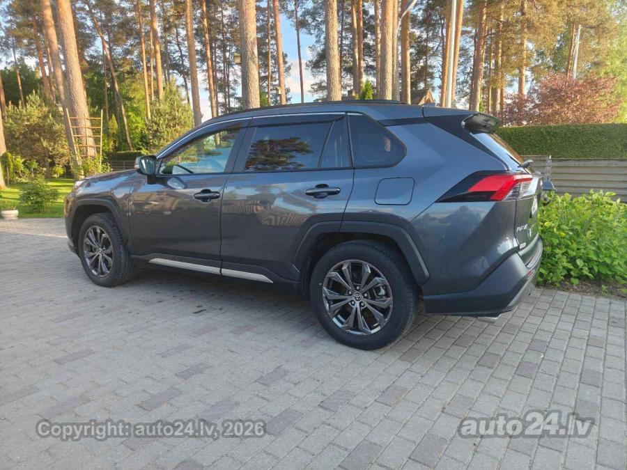 Grey Toyota RAV4 2024 in Parnu, with an engine capacity of 2.50 L and mileage of 25 thousand km for 40000 €, photo 5 on AUTOMOTO.COM.LV