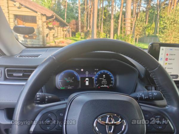 Grey Toyota RAV4 2024 in Parnu, with an engine capacity of 2.50 L and mileage of 25 thousand km for 40000 €, photo 5 on AUTOMOTO.COM.LV