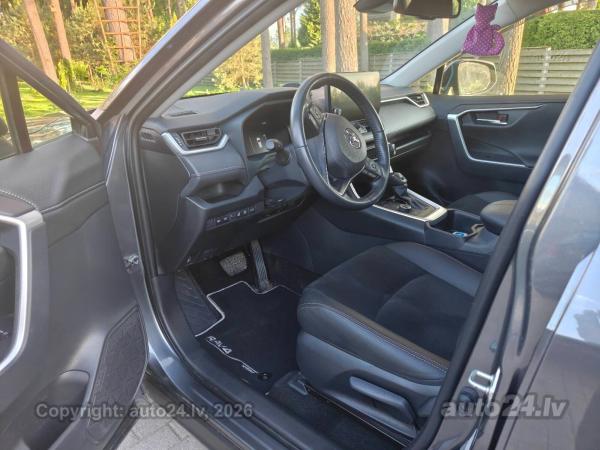 Grey Toyota RAV4 2024 in Parnu, with an engine capacity of 2.50 L and mileage of 25 thousand km for 40000 €, photo 6 on AUTOMOTO.COM.LV
