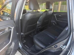 Grey Toyota RAV4 2024 in Parnu, with an engine capacity of 2.50 L and mileage of 25 thousand km for 40000 €, photo 13 on AUTOMOTO.COM.LV