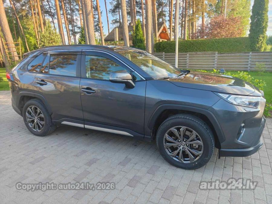 Grey Toyota RAV4 2024 in Parnu, with an engine capacity of 2.50 L and mileage of 25 thousand km for 40000 €, photo 15 on AUTOMOTO.COM.LV