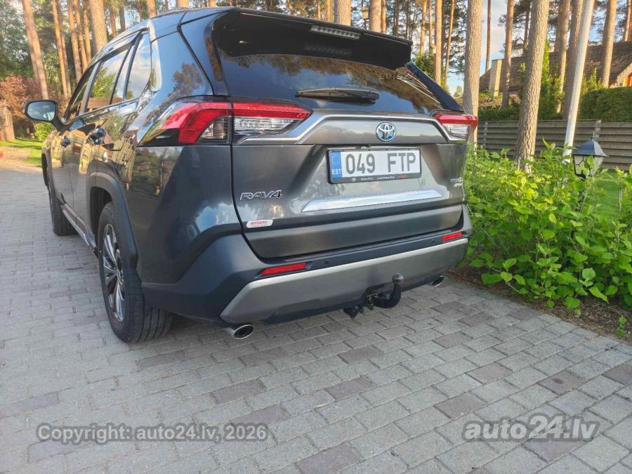 Grey Toyota RAV4 2024 in Parnu, with an engine capacity of 2.50 L and mileage of 25 thousand km for 40000 €, photo 16 on AUTOMOTO.COM.LV
