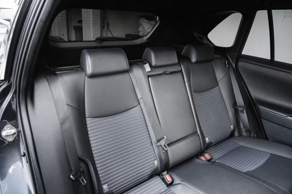 Pelēks Toyota RAV4 2024 Rīga, ar dzinēja tilpumu 2.50 L un nobraukumu 78 tūkst. km par 36950 €, foto 7 vietnē AUTOMOTO.COM.LV