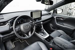 Grey Toyota RAV4 2024 in Riga, with an engine capacity of 2.50 L and mileage of 89 thousand km for 36500 €, photo 19 on AUTOMOTO.COM.LV