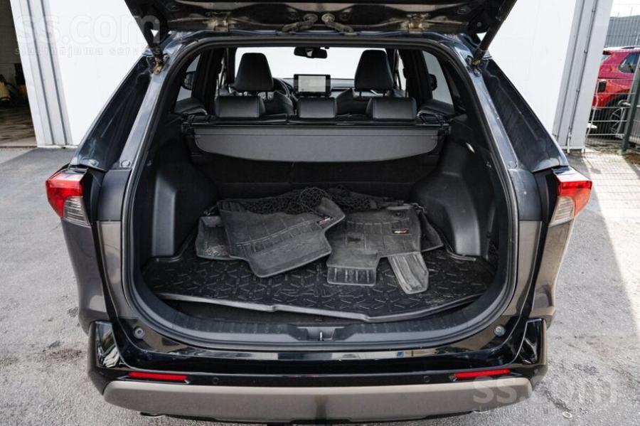 Grey Toyota RAV4 2024 in Riga, with an engine capacity of 2.50 L and mileage of 89 thousand km for 36500 €, photo 20 on AUTOMOTO.COM.LV