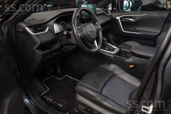 Pelēks Toyota RAV4 2024 Rīga, ar dzinēja tilpumu 2.50 L un nobraukumu 33 tūkst. km par 40500 €, foto 9 vietnē AUTOMOTO.COM.LV