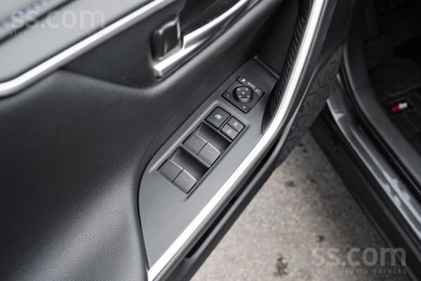 Grey Toyota RAV4 2024 in Riga, with an engine capacity of 2.50 L and mileage of 78 thousand km for 36950 €, photo 8 on AUTOMOTO.COM.LV