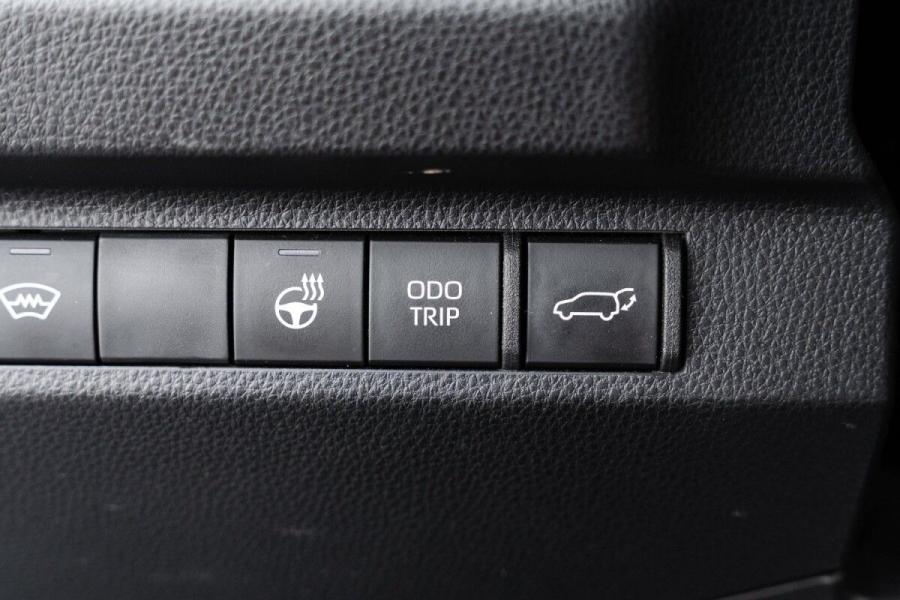 Pelēks Toyota RAV4 2024 Rīga, ar dzinēja tilpumu 2.50 L un nobraukumu 89 tūkst. km par 35850 €, foto 12 vietnē AUTOMOTO.COM.LV