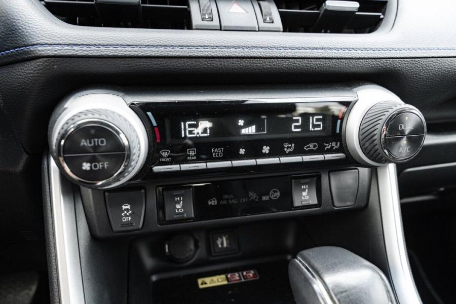 Pelēks Toyota RAV4 2024 Rīga, ar dzinēja tilpumu 2.50 L un nobraukumu 89 tūkst. km par 35850 €, foto 17 vietnē AUTOMOTO.COM.LV