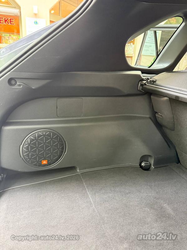 Pelēks Toyota RAV4 2024 Tallina, ar dzinēja tilpumu 2.50 L un nobraukumu 44 tūkst. km par 49900 €, foto 5 vietnē AUTOMOTO.COM.LV