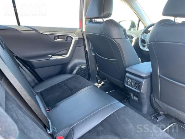 Pelēks Toyota RAV4 2024 Rīga, ar dzinēja tilpumu 2.50 L un nobraukumu 57 tūkst. km par 38990 €, foto 7 vietnē AUTOMOTO.COM.LV