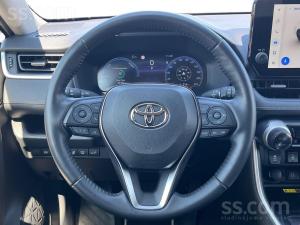 Pelēks Toyota RAV4 2024 Rīga, ar dzinēja tilpumu 2.50 L un nobraukumu 57 tūkst. km par 38990 €, foto 13 vietnē AUTOMOTO.COM.LV