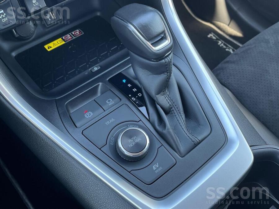 Pelēks Toyota RAV4 2024 Rīga, ar dzinēja tilpumu 2.50 L un nobraukumu 57 tūkst. km par 38990 €, foto 16 vietnē AUTOMOTO.COM.LV