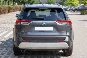 Grey Toyota RAV4 2024 in Vilnius, with an engine capacity of 2.49 L and mileage of 20 thousand km for 33950 €, photo 5 on AUTOMOTO.COM.LV