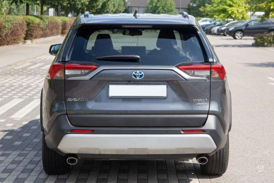 Grey Toyota RAV4 2024 in Vilnius, with an engine capacity of 2.49 L and mileage of 20 thousand km for 33950 €, photo 5 on AUTOMOTO.COM.LV