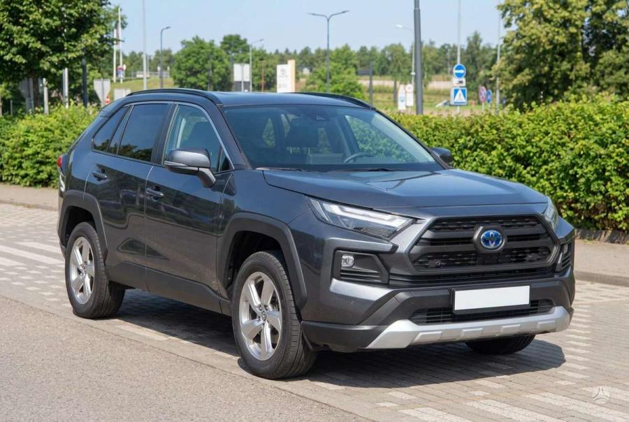 Grey Toyota RAV4 2024 in Vilnius, with an engine capacity of 2.49 L and mileage of 20 thousand km for 33950 €, photo 8 on AUTOMOTO.COM.LV