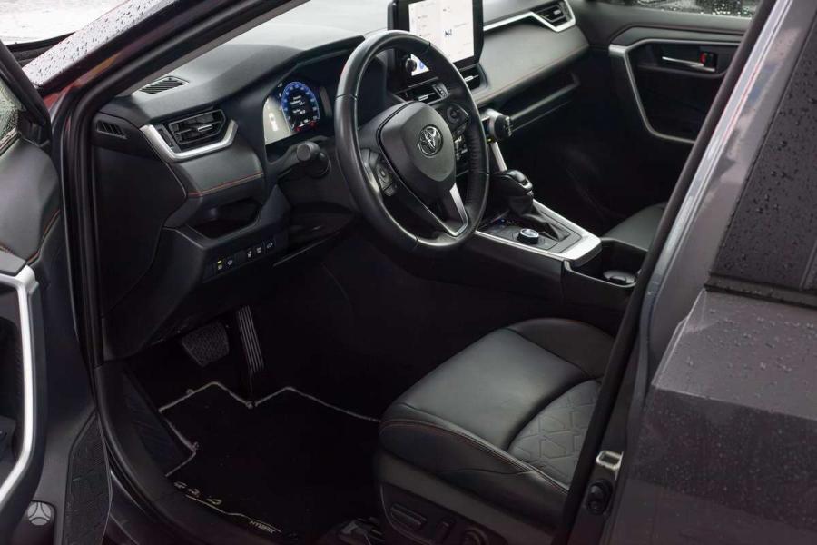 Grey Toyota RAV4 2024 in Vilnius, with an engine capacity of 2.49 L and mileage of 20 thousand km for 33950 €, photo 13 on AUTOMOTO.COM.LV