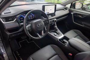 Grey Toyota RAV4 2024 in Vilnius, with an engine capacity of 2.49 L and mileage of 20 thousand km for 33950 €, photo 14 on AUTOMOTO.COM.LV