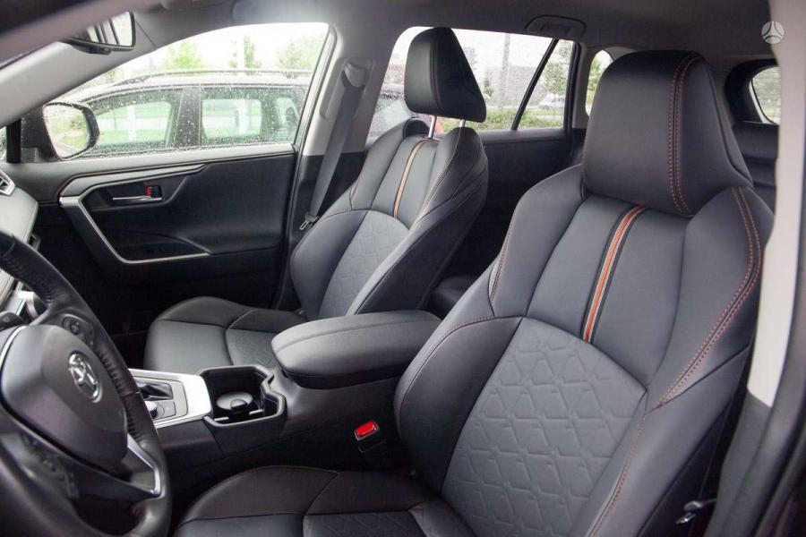 Grey Toyota RAV4 2024 in Vilnius, with an engine capacity of 2.49 L and mileage of 20 thousand km for 33950 €, photo 15 on AUTOMOTO.COM.LV