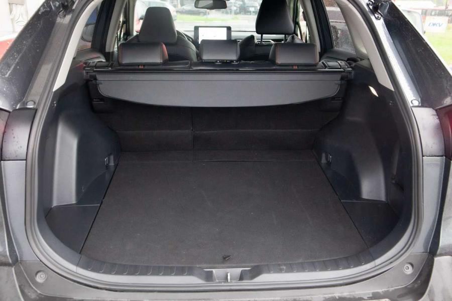 Grey Toyota RAV4 2024 in Vilnius, with an engine capacity of 2.49 L and mileage of 20 thousand km for 33950 €, photo 21 on AUTOMOTO.COM.LV